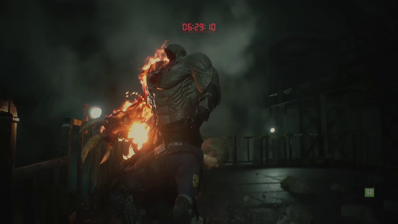 RE2 mrX boss fight hardcore knife only - YouTube