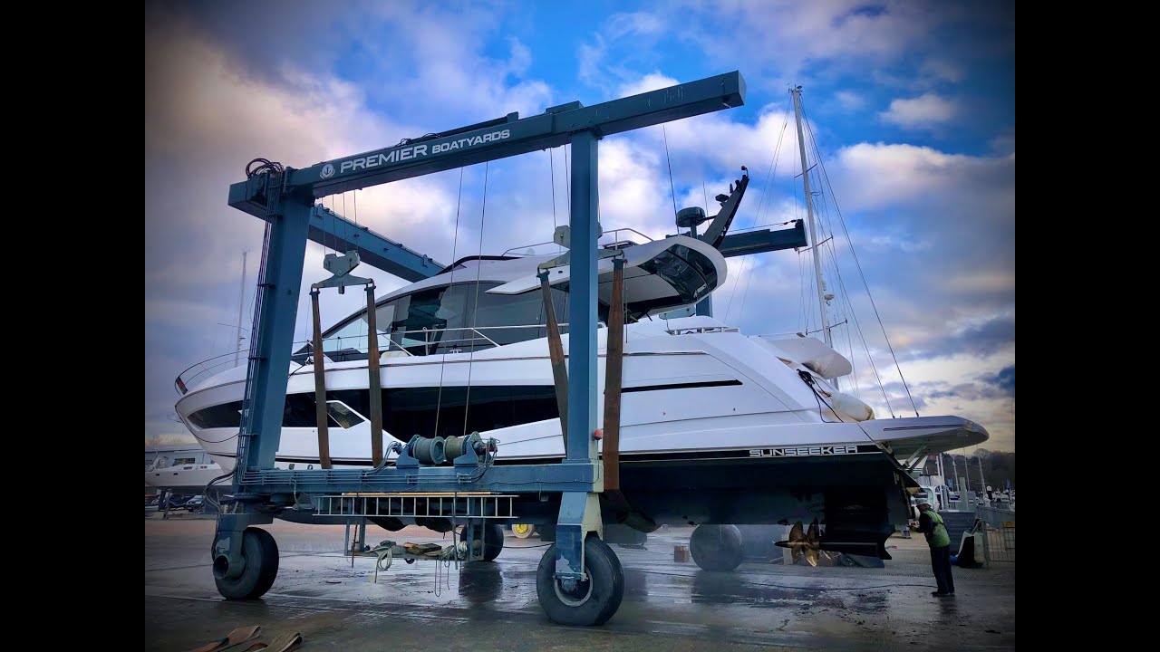 New Sunseeker 65 Sport Yacht Docking & Manoeuvring - Captains View of ...