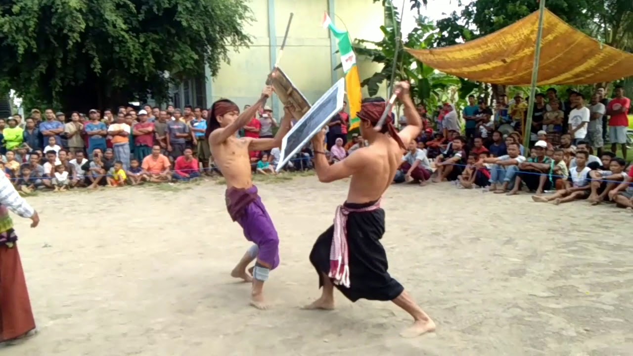 Presean Lombok Tradisi😱 - YouTube