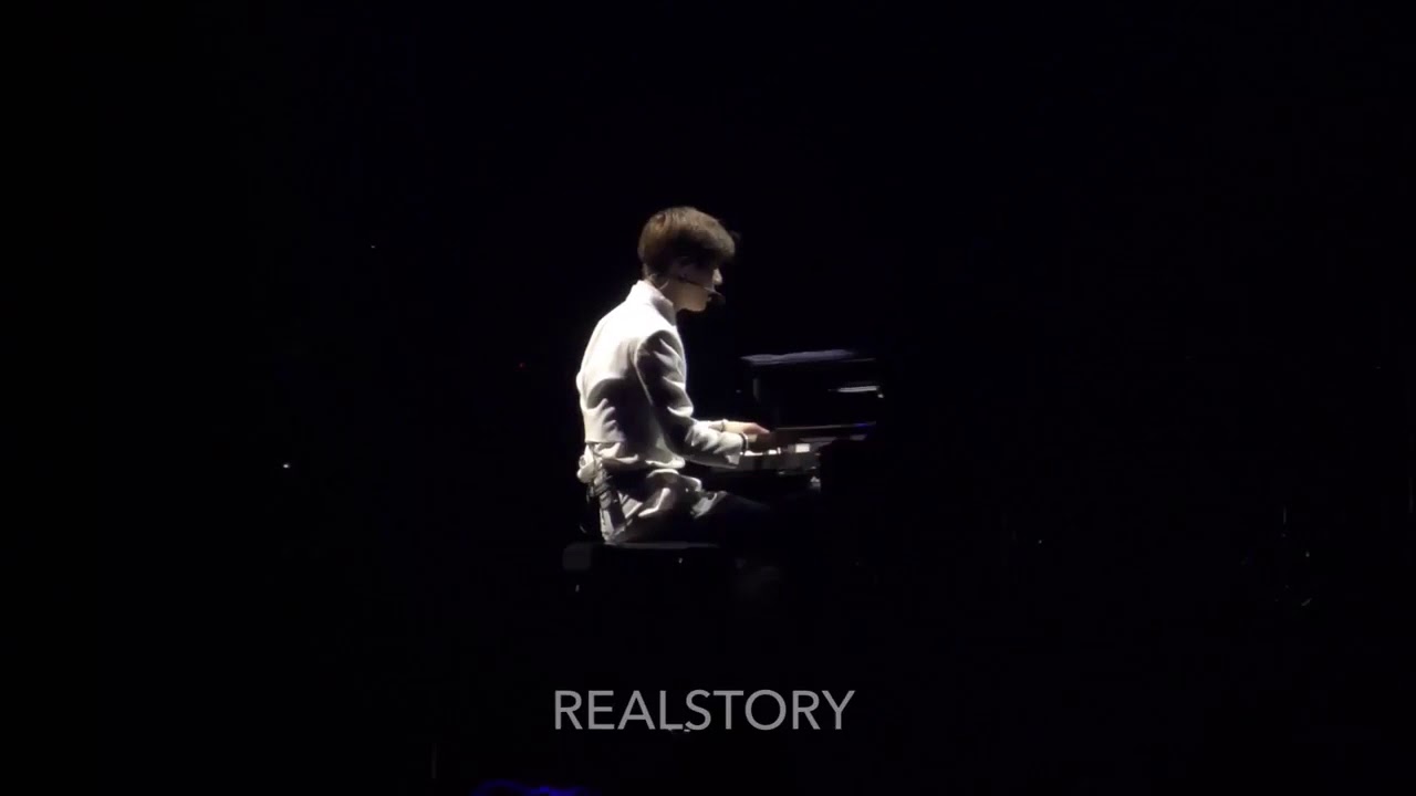 I7III9 SHINee Taemin singing playing piano - YouTube
