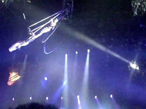 Pink Konzert 30.03.09 Köln Lanxess Arena - Pink - Trapez/Trapeze - YouTube