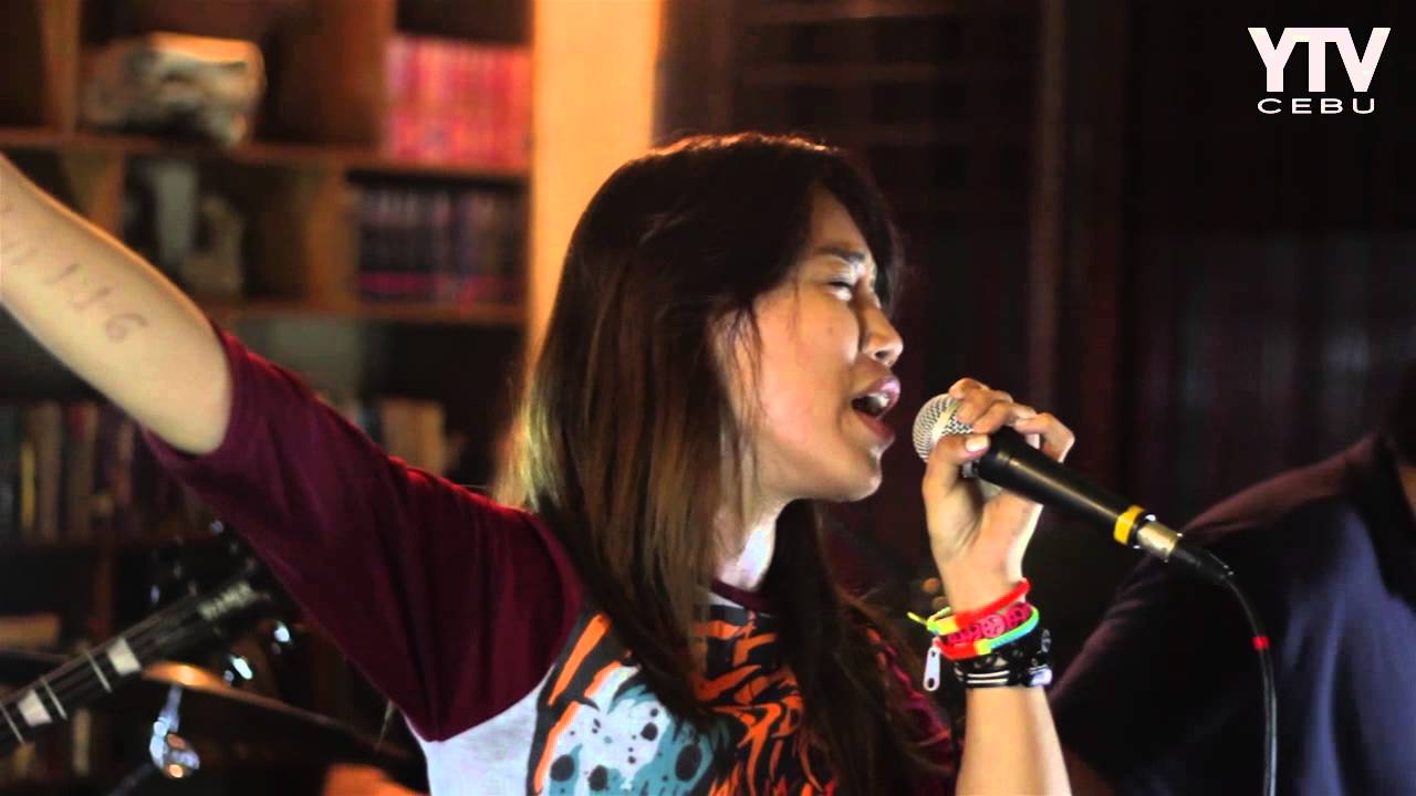 Neverending Weekend - Silver Lining [Live] - YouTube