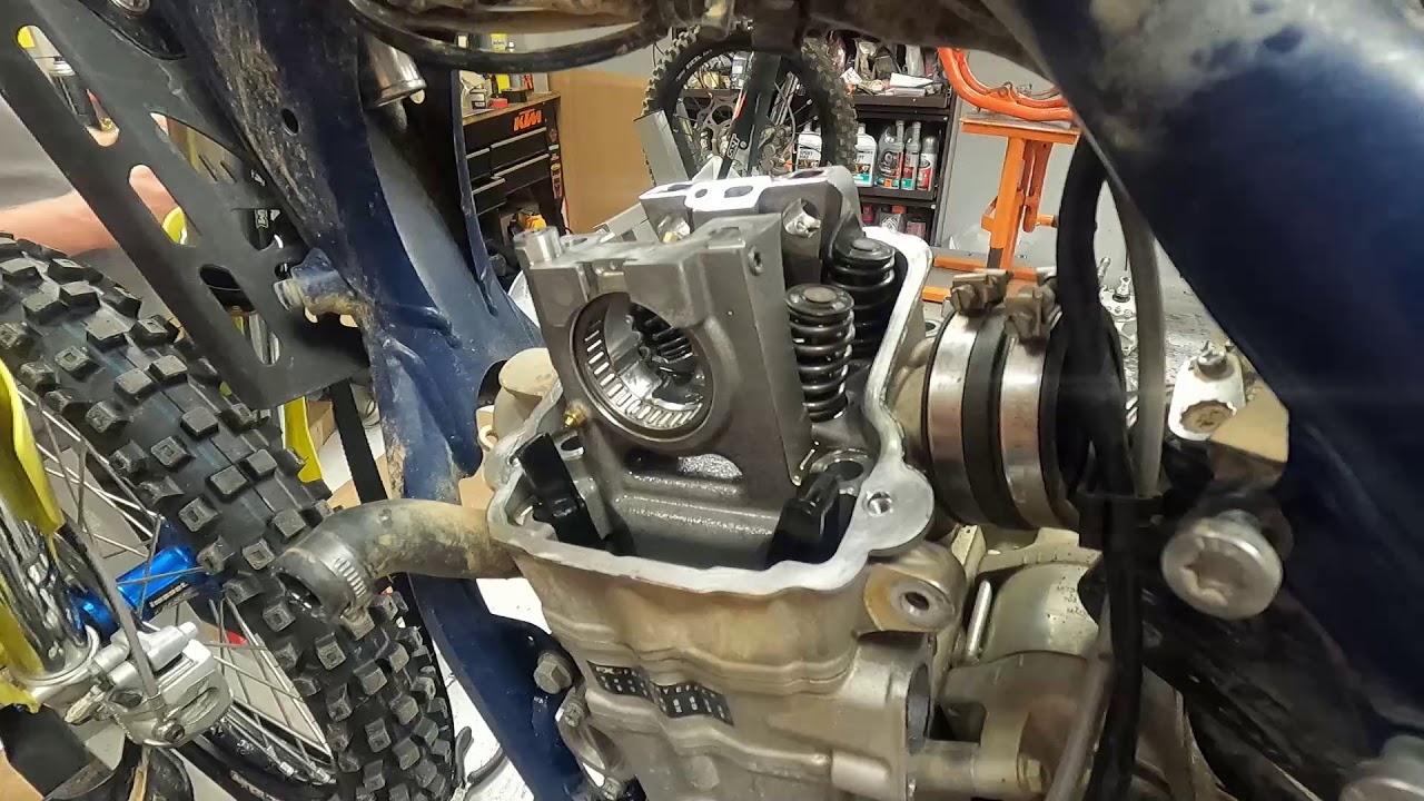 KTM 450 2016-2021 | Removing the Cylinder Head - YouTube