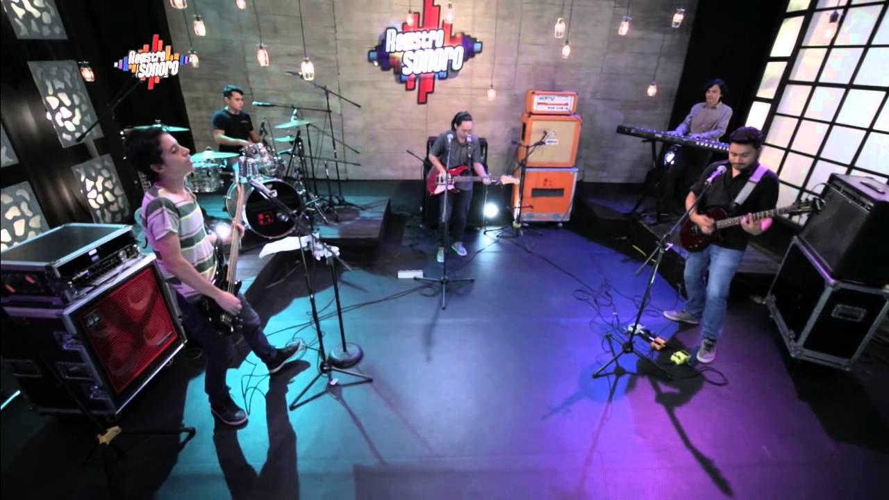 The Poetics: Escapar de Aquí - YouTube