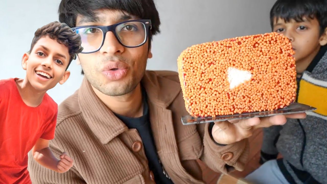 I Surprised @souravjvlogs with 30M Play Button 🔥 MrHappyzx ...