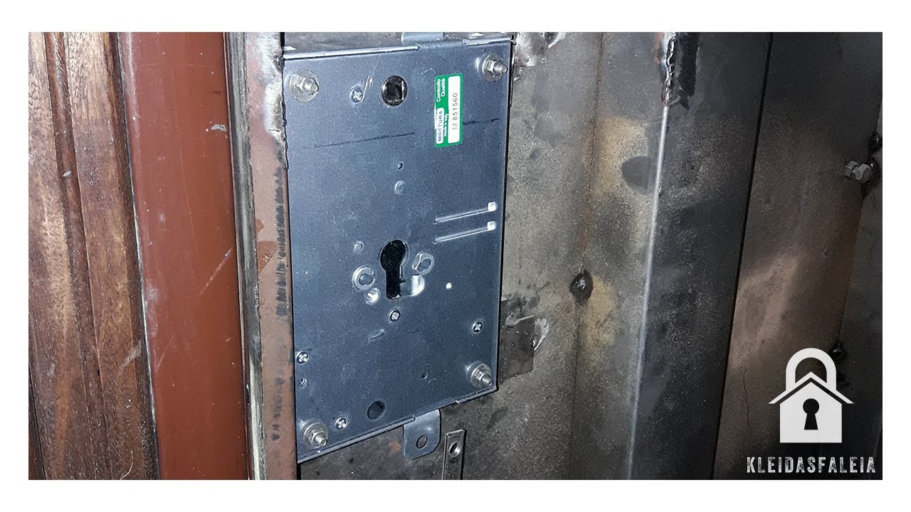 Αλλαγή κλειδαριάς σε πόρτα ασφαλείας Mottura παλιά - YouTube