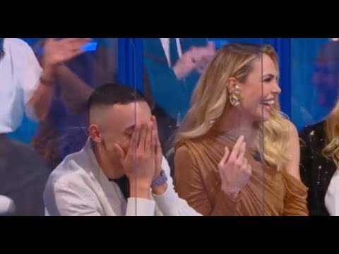 Isola dei Famosi, Ilary Blasi bacia Jeda