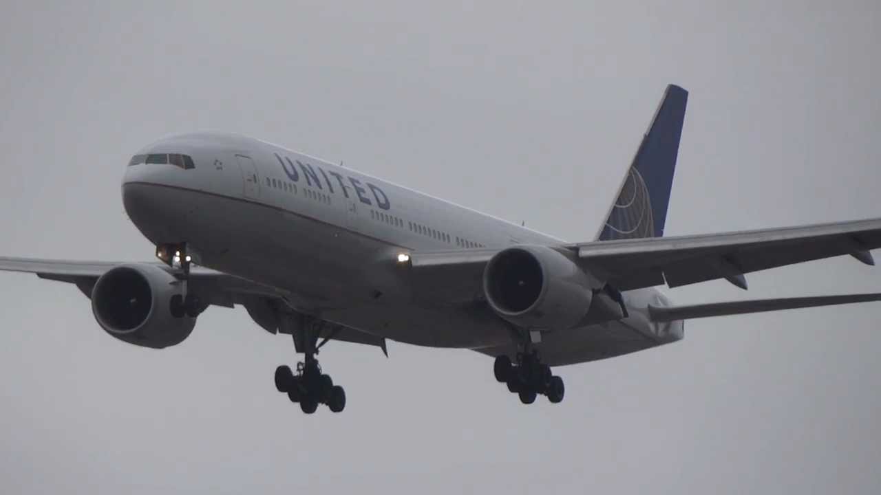 HD - United B777 landing GRU - Hotel Matiz - YouTube