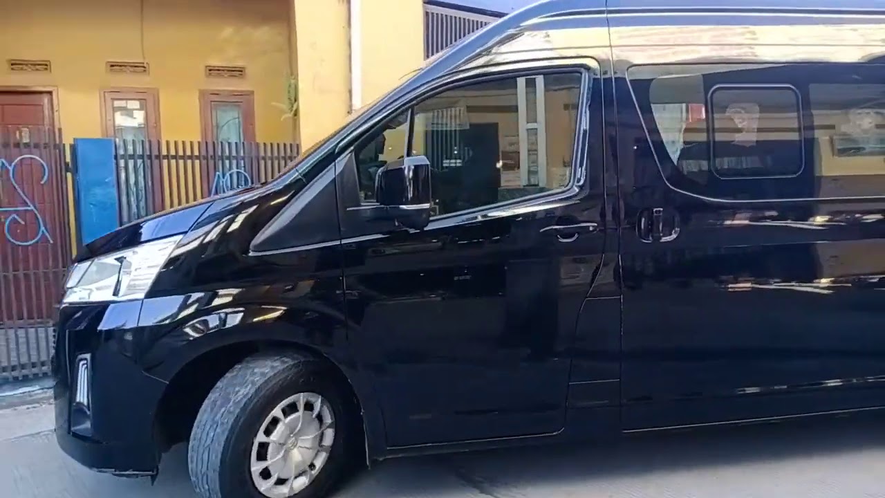 hiace premio hitam - YouTube