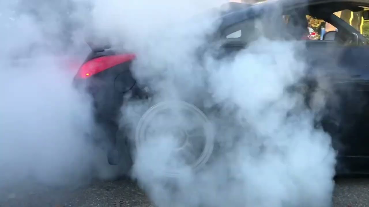 Admintuned Z Burnout & Flames - YouTube