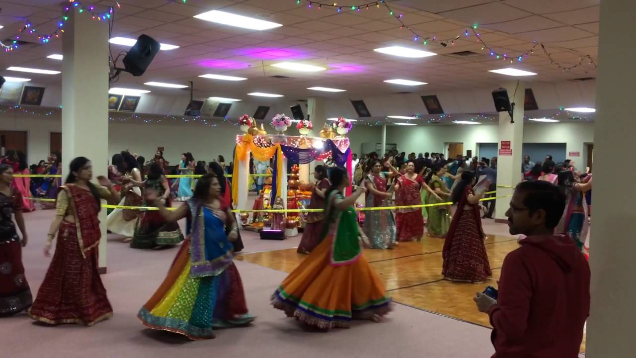 Garba dance at Shiva Vishnu temple Cleveland Ohio - YouTube