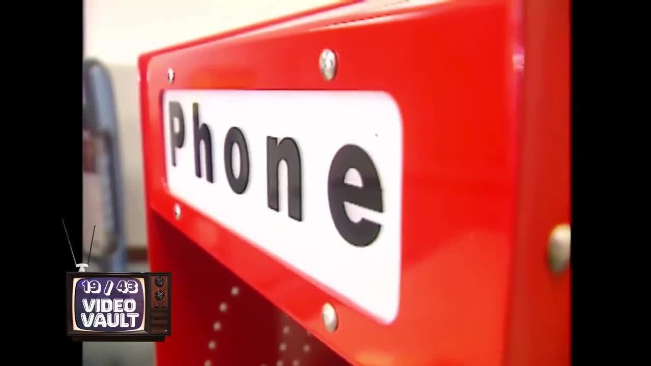 Video Vault: Thieves target computer inside Cleveland pay phones - YouTube