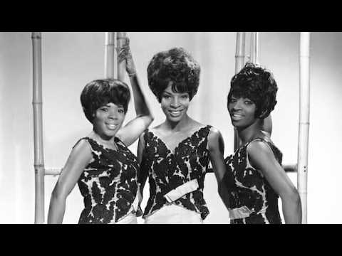 Martha Reeves and the Vandellas sing ‘Heatwave' live