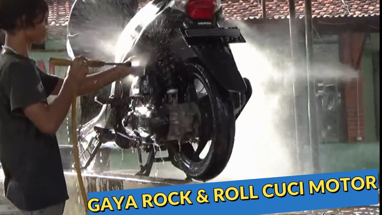 Cara Mencuci Sepeda Motor Ini Paling Unik Tapi Memuaskan - YouTube