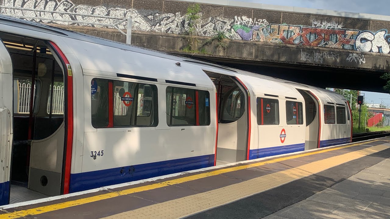 Bakerloo line 1972 stock 3245 3565 departing Harrow and Wealdstone ...