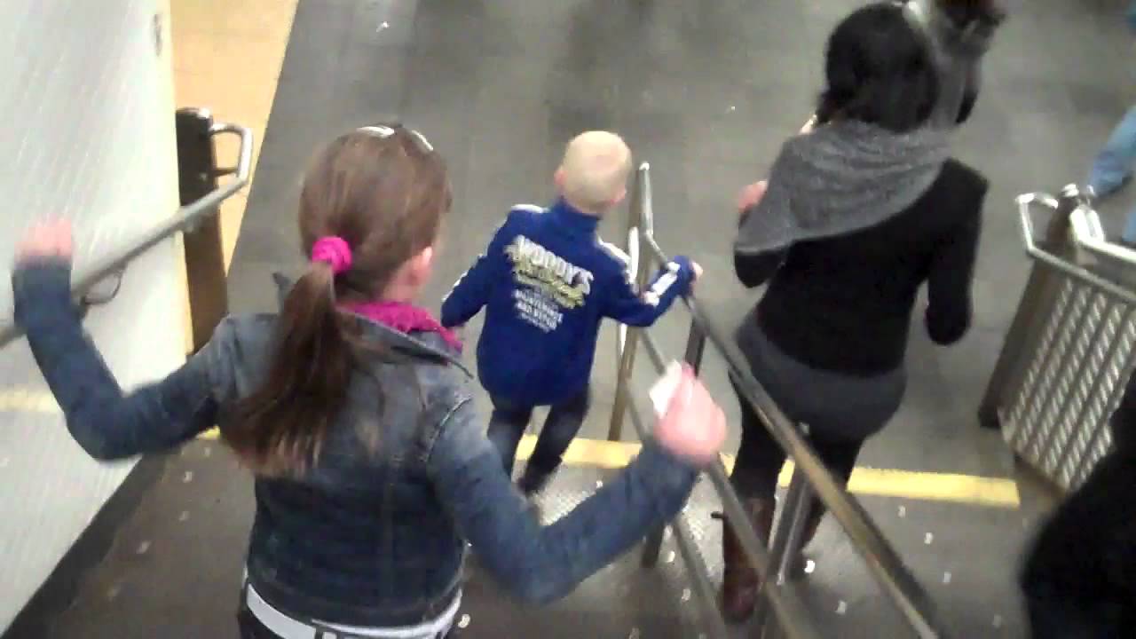 Kids in NYC subway - YouTube