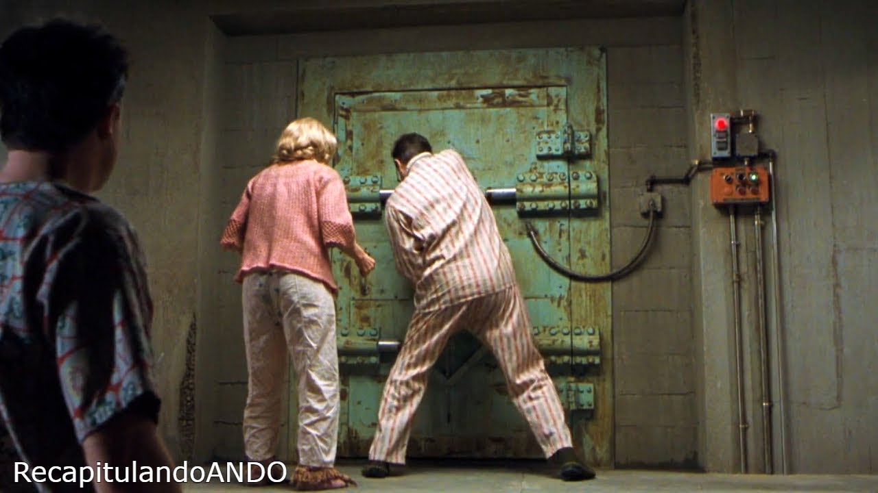 SE ENCERRARON POR 35 AÑOS ANTE UNA SUPUESTA GUERRA NUCLEAR. A blast ...