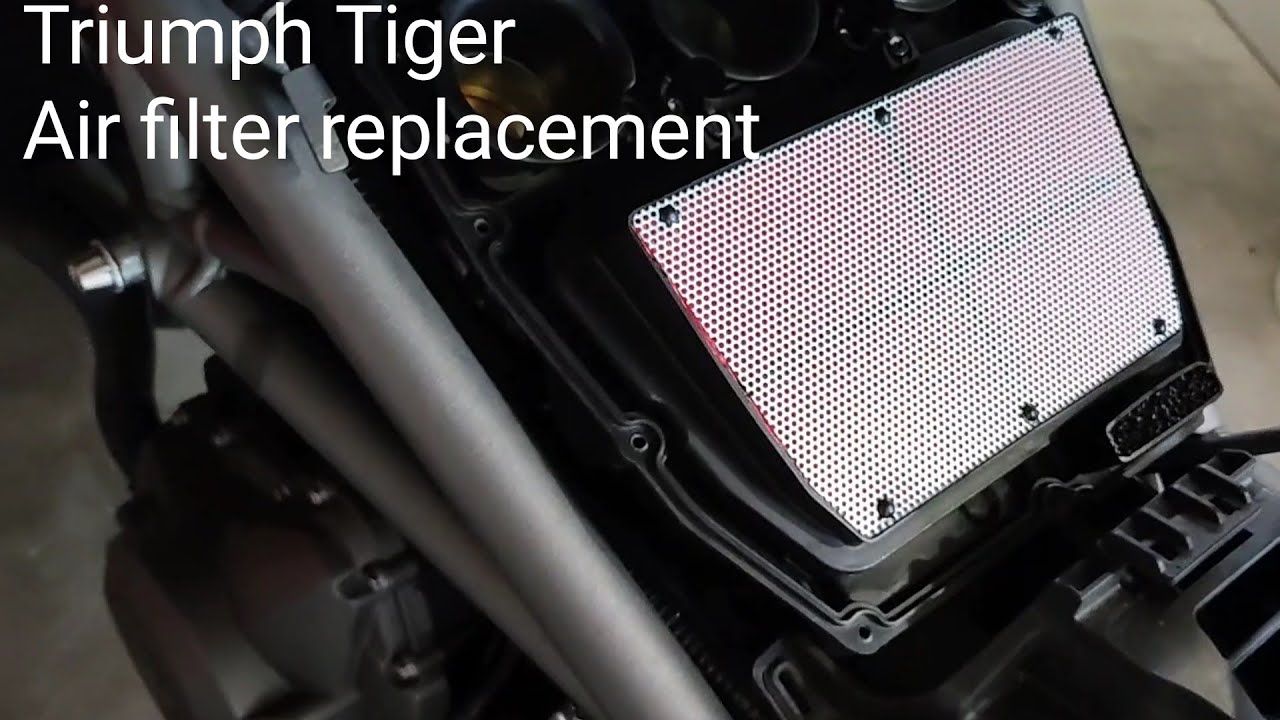 Tuto Triumph Tiger - Remplacer filtre à air - Air filter change - YouTube