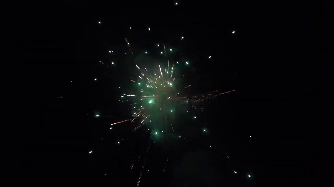 8016 Dragon Fireworks - YouTube