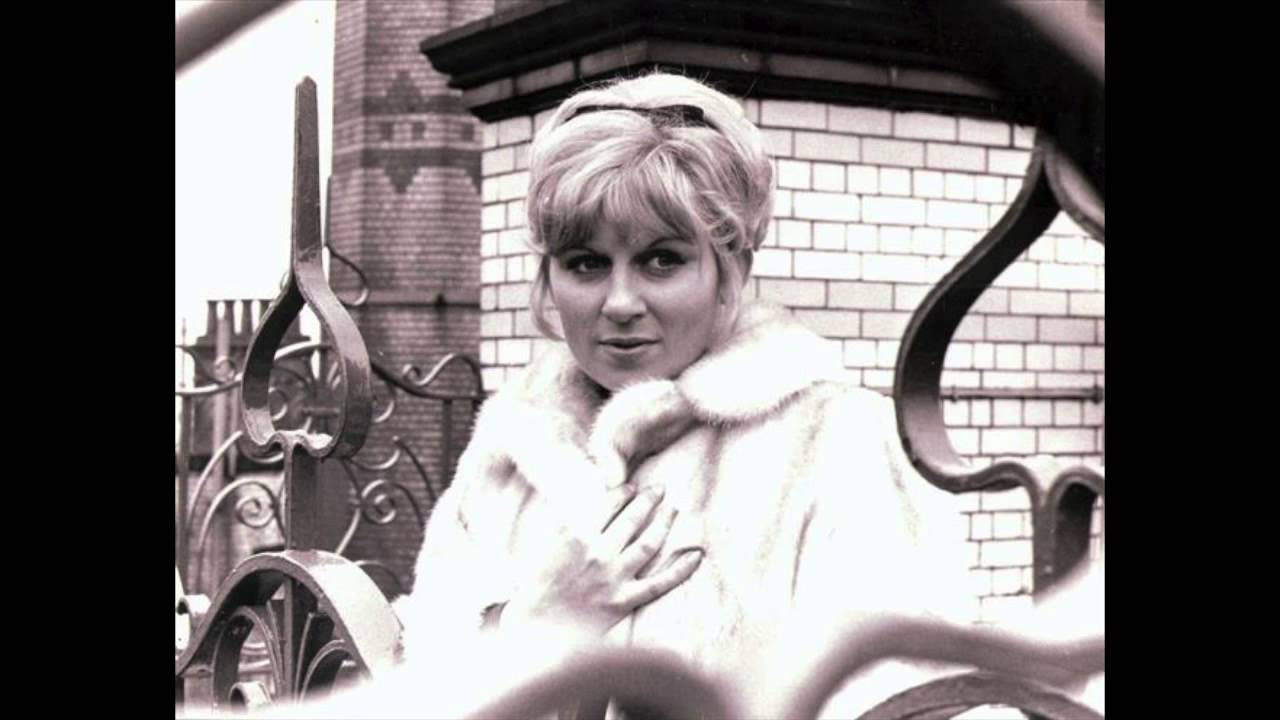 Jackie Trent - Reach Out (I'll Be There) - YouTube