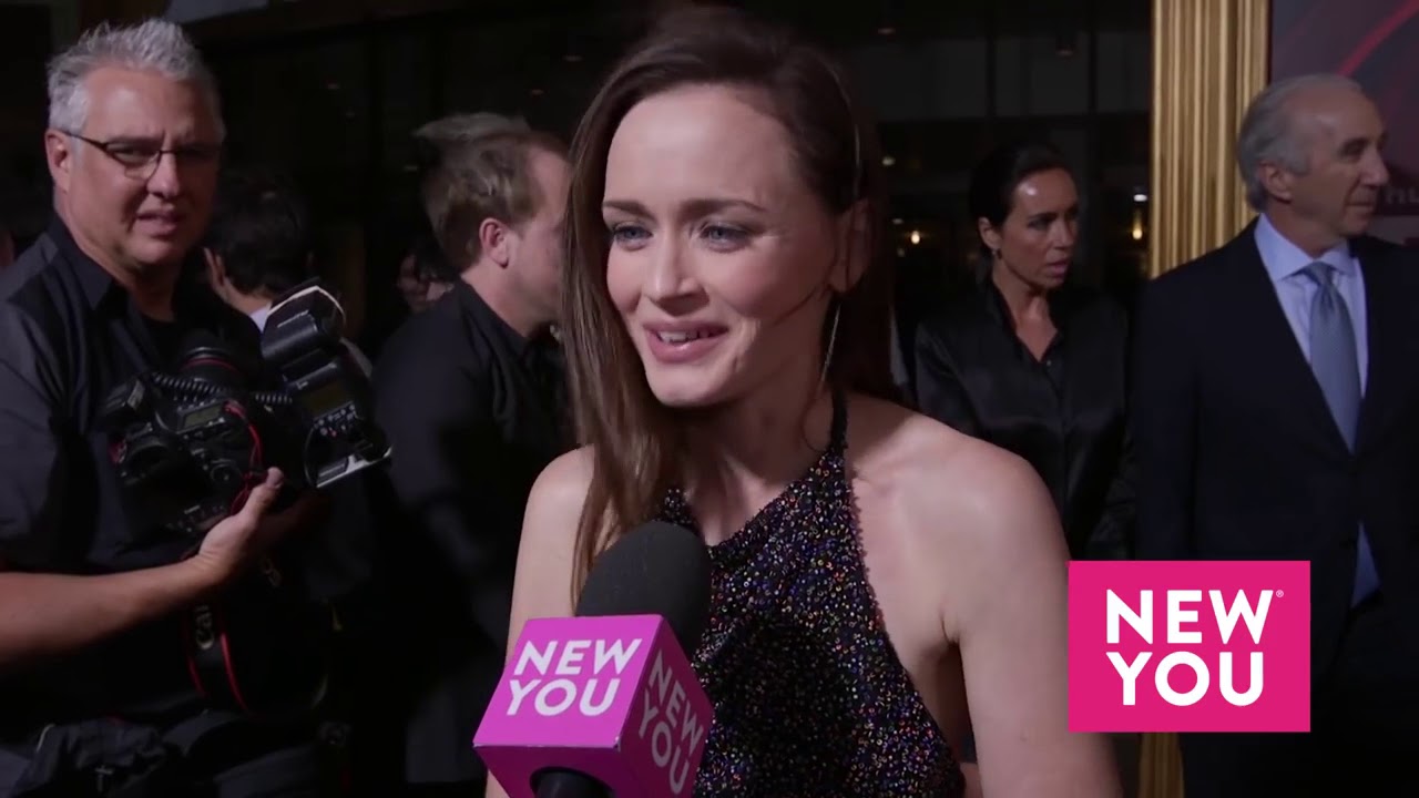 Alexis Bledel Talks to Ashley Hume at The Handmaid's Tale Premiere ...