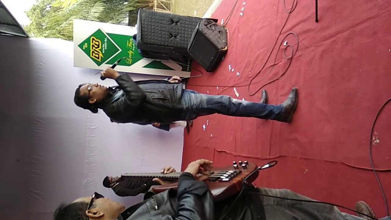 Close-up singer sabbir stage performance. - YouTube
