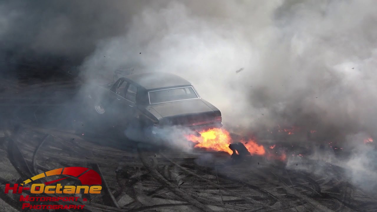 UCSMOKE BURNOUT AT GATTON MOTORFEST - YouTube