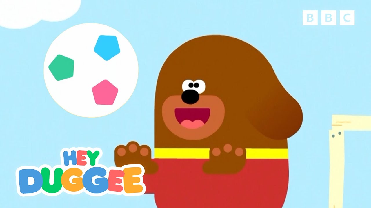 Kick the Ball, Hennie! ⚽️ | The Football Badge | Hey Duggee - YouTube