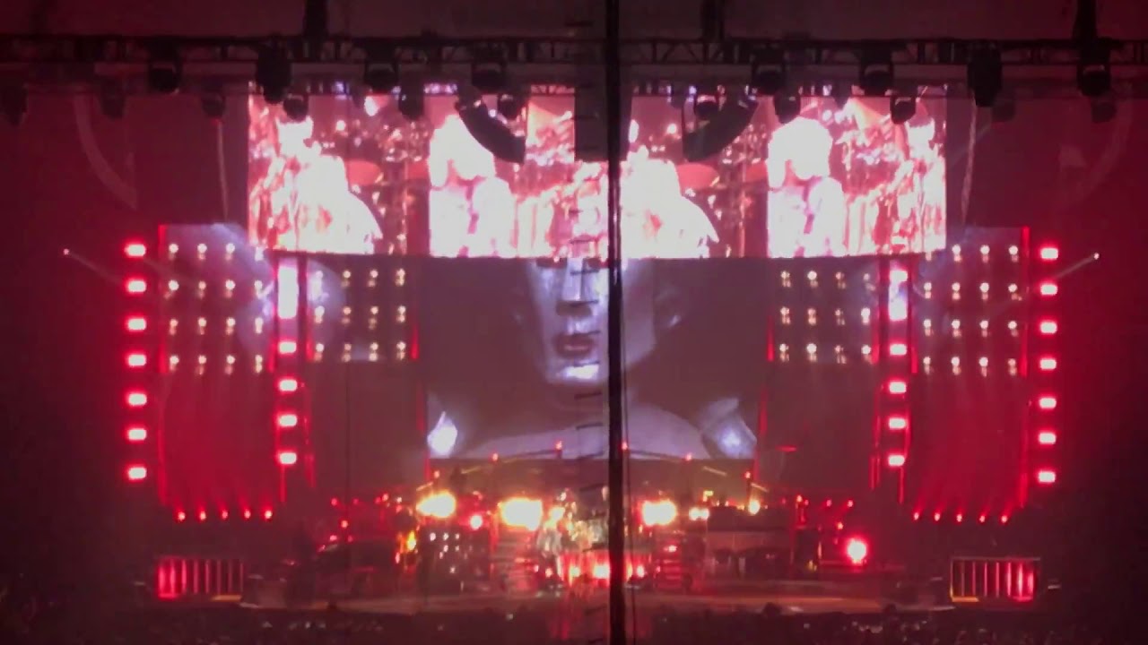 We Will Rock You/We Are The Champions - YouTube