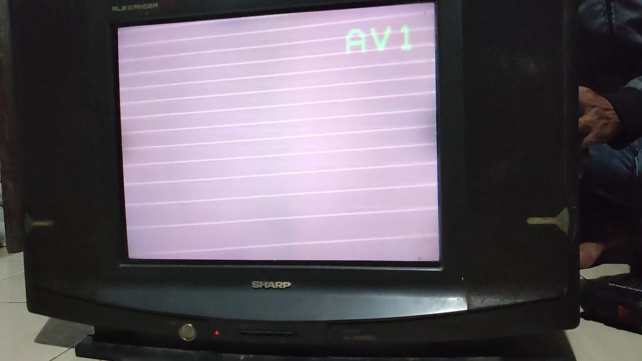 tv tabung sharp pertama dinyalakan terang garis garis lama lama jadi ...
