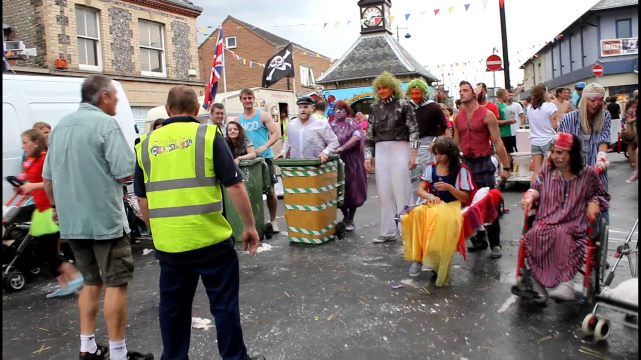 sheringham carnival street races.MOV - YouTube