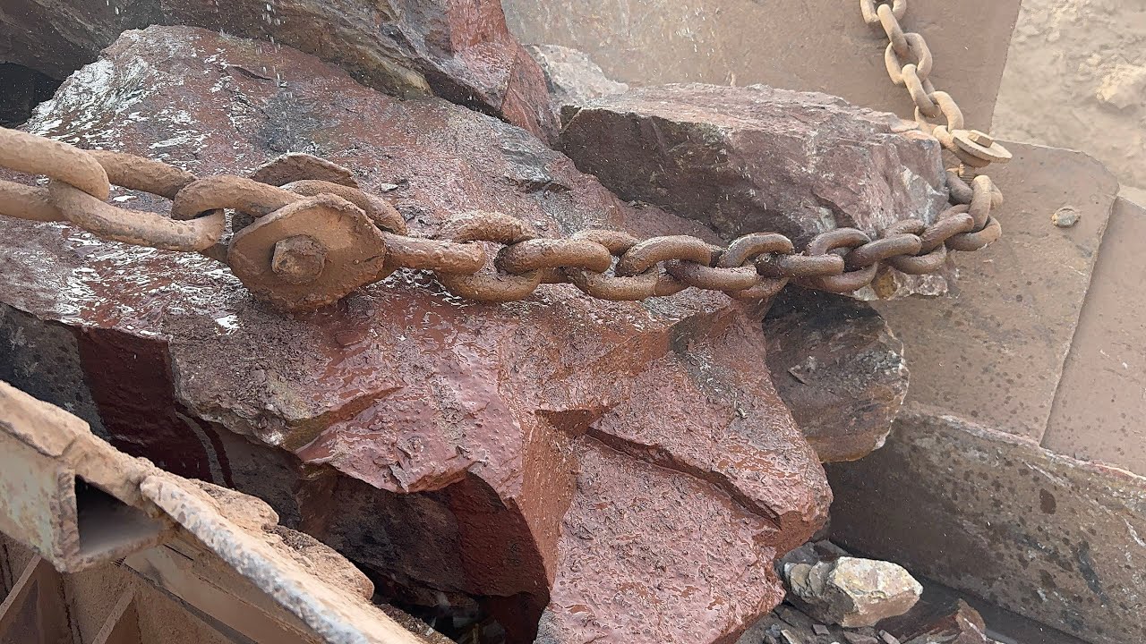 75Big Rock Crusher Machine: A Giant in Action"Big Rock Crushing: A ...