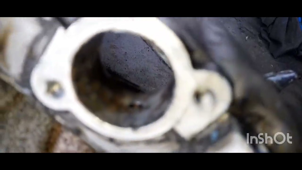 fuga de aceite motor de mazda 323 - YouTube