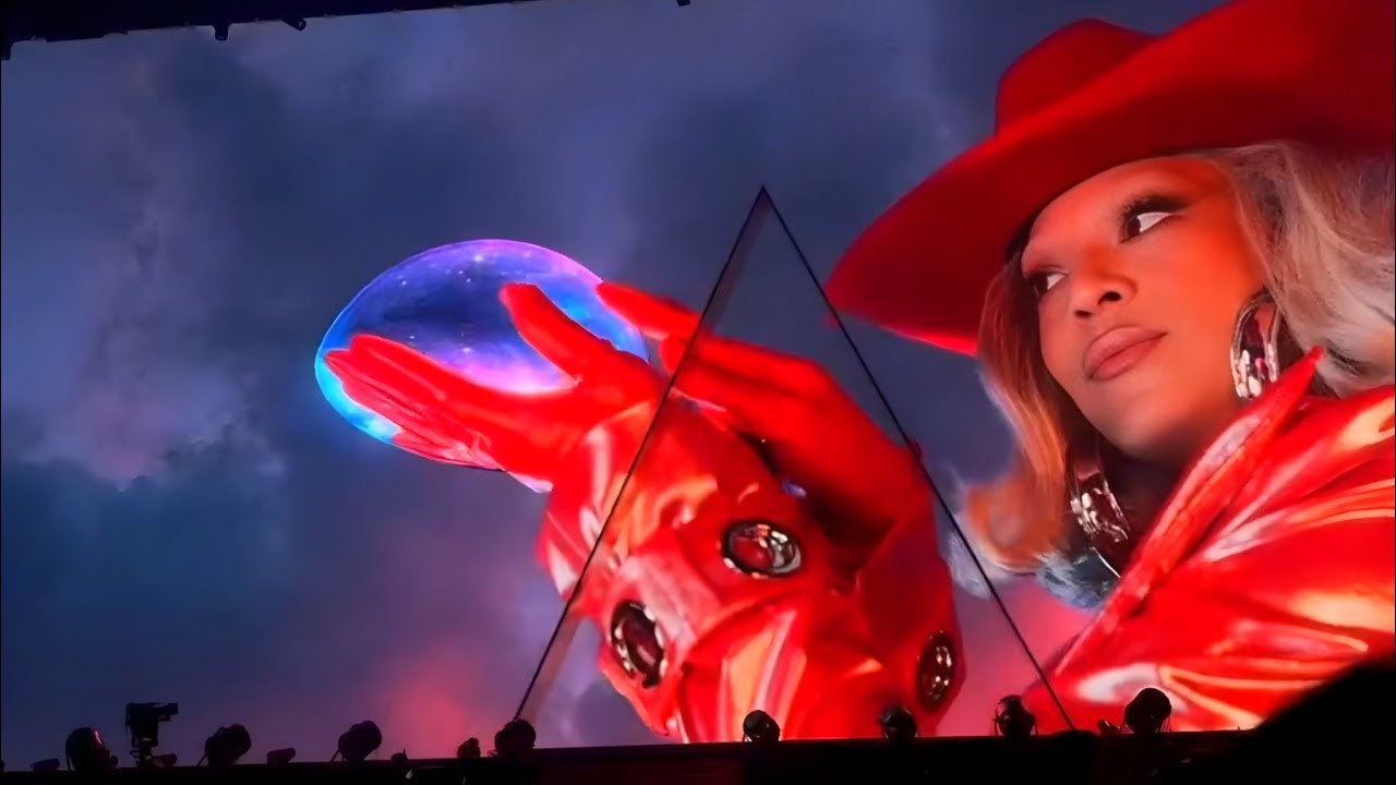 INTERLUDE BEYONCE COWBOY CARTER TOUR - VISUALS OPENING NIGHT (2025/04 ...