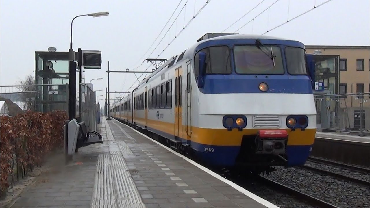 SGMm 2969 + 2988 komen aan op station Bunnik - YouTube