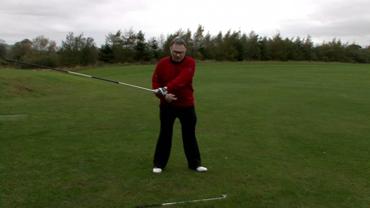 PGA European Golf tour coach Corrects body and arm movement in golf ...