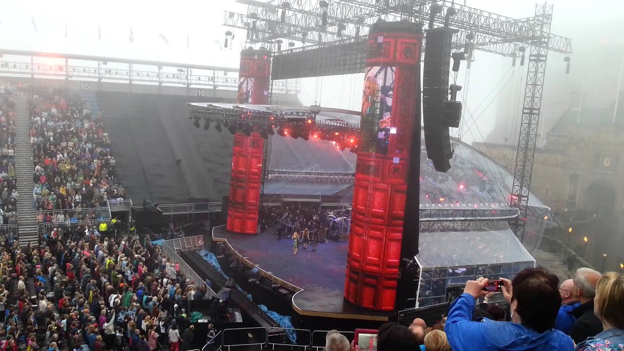 Edinburgh castle concert 2014 - Paloma faith - YouTube