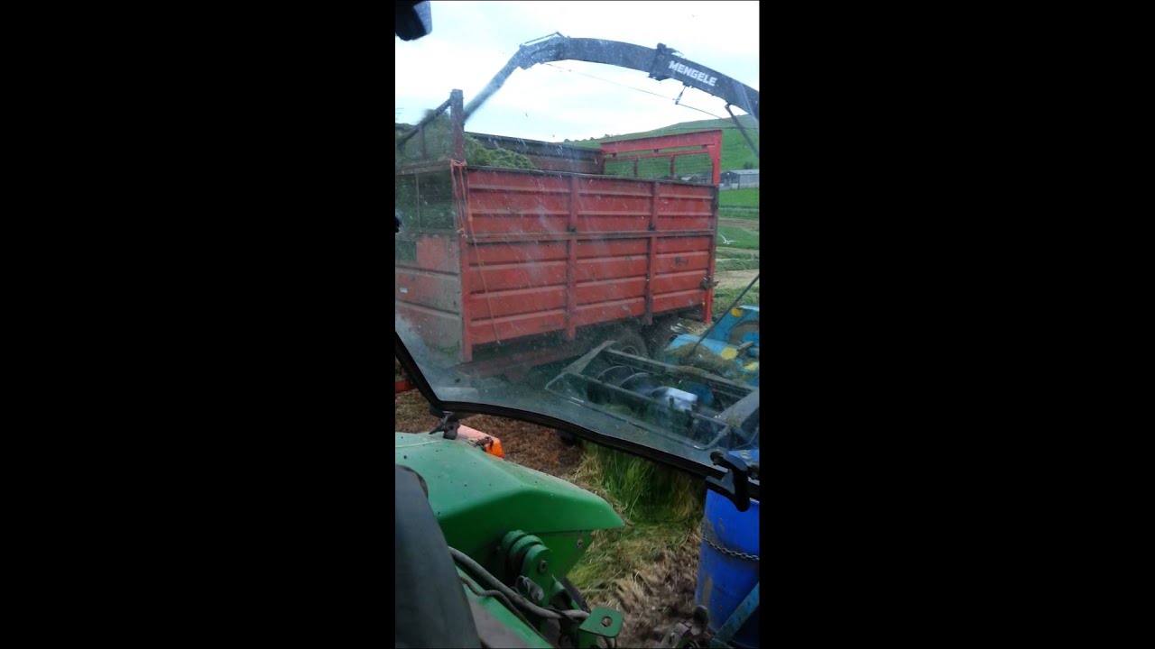 Reco Mengele SH40 drag forager on John Deere 8100 - YouTube