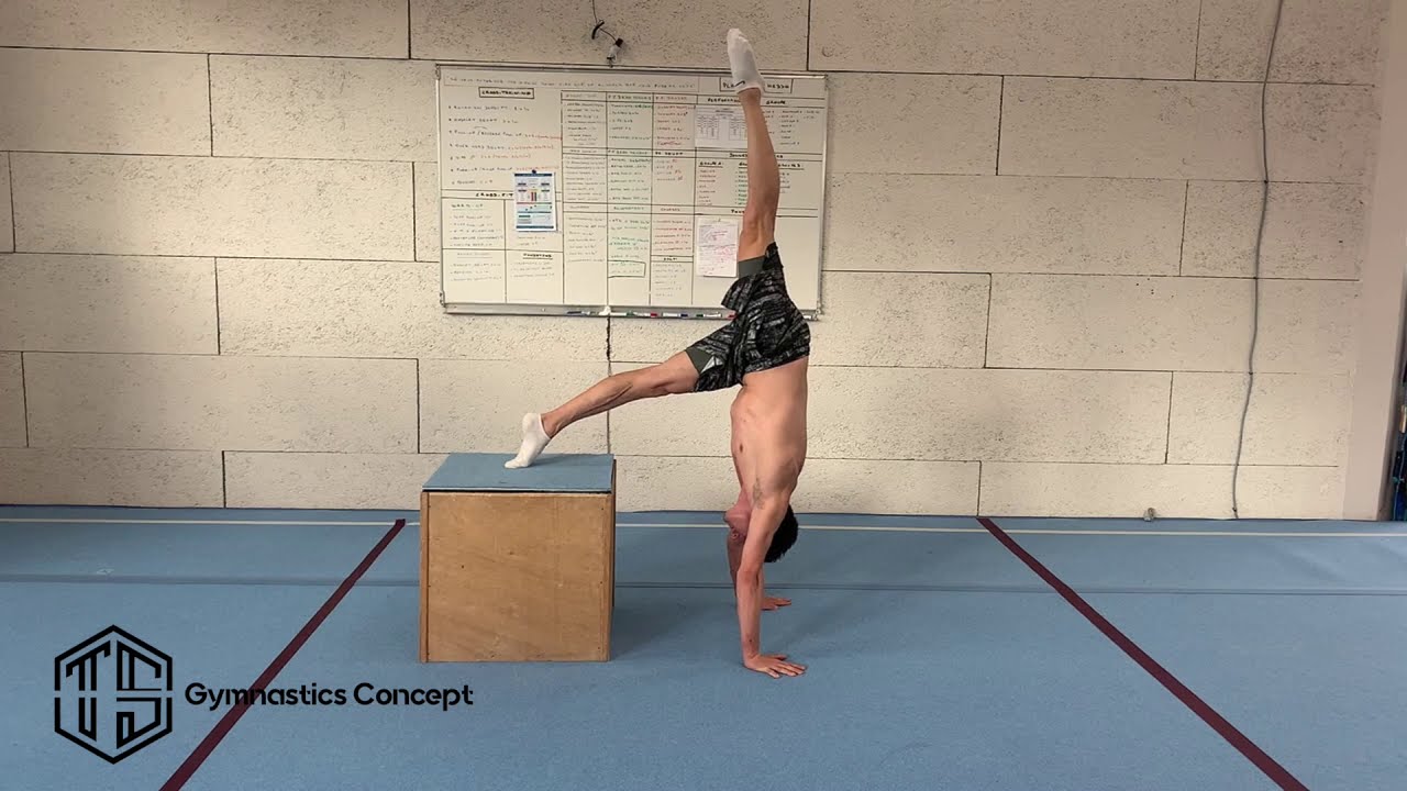 HALF HANDSTAND BOX - YouTube