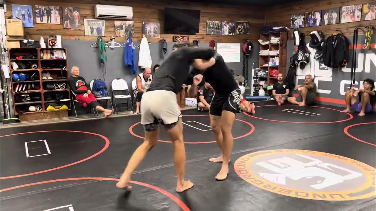 Brown Belt Vs Blue Belt - YouTube