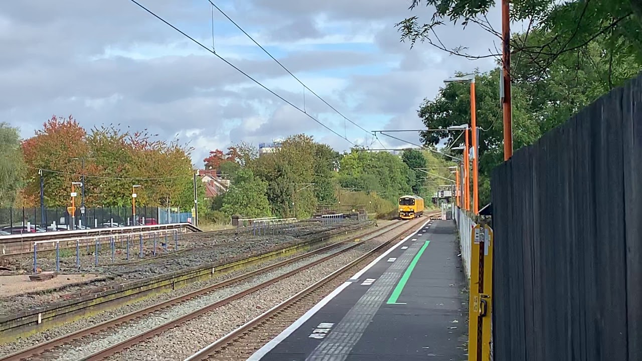 The network rail flying yellow banana unit 2019 - YouTube