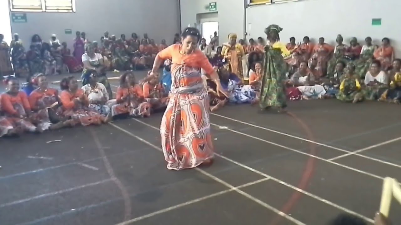 Viuno original kwene ngoma za asili - YouTube