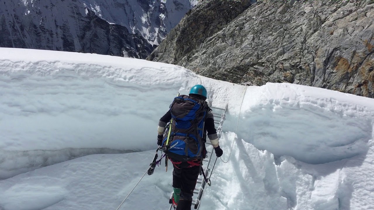 Island Peak crevasse crossing - YouTube