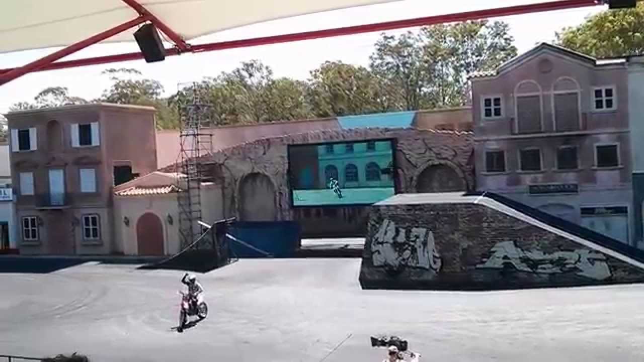 Hollywood Stunt Driver 2 @ Movie World - YouTube