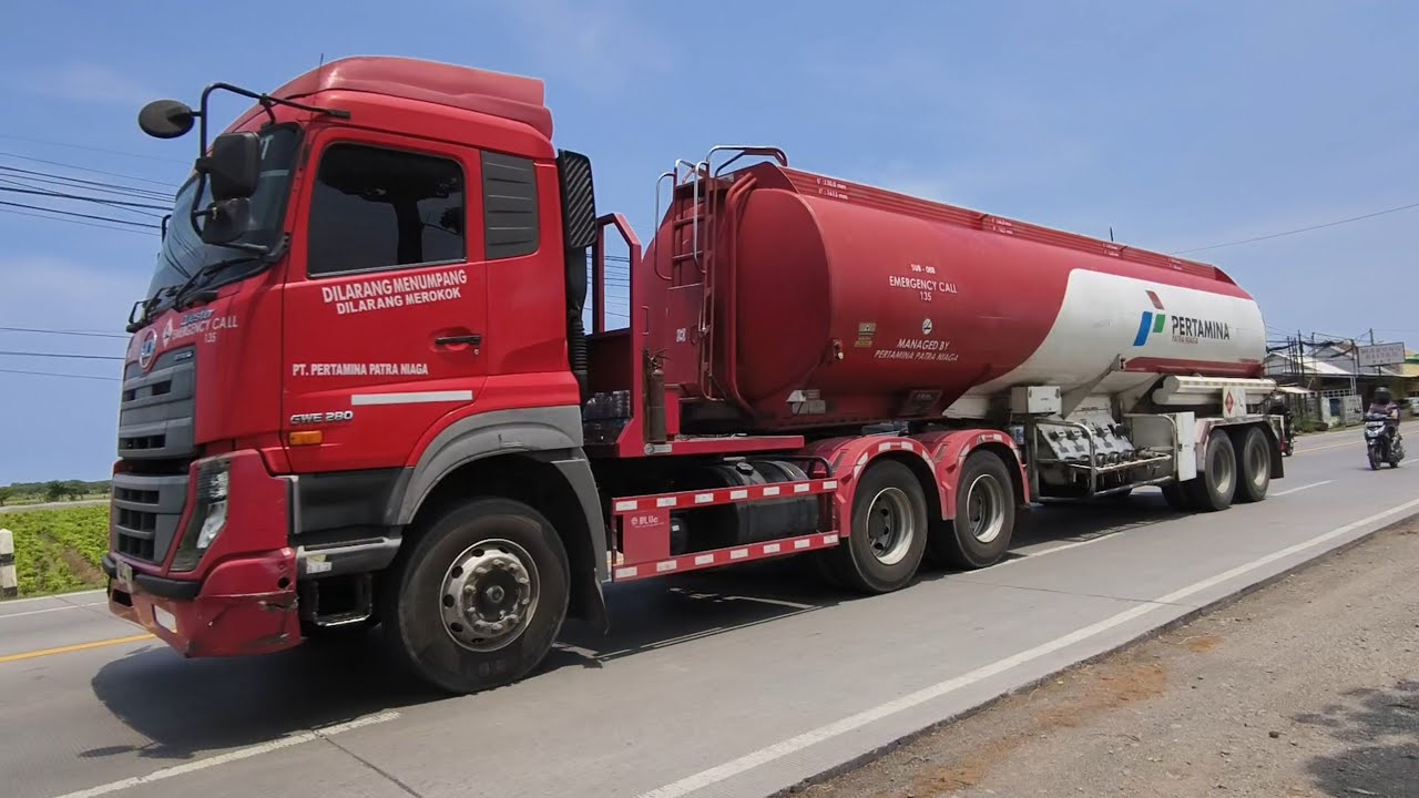 Truk Gandeng Panjang Hino 500, Truk Tangki Trailer Pertamina UD Quester, Rombongan Truk Trailer ...