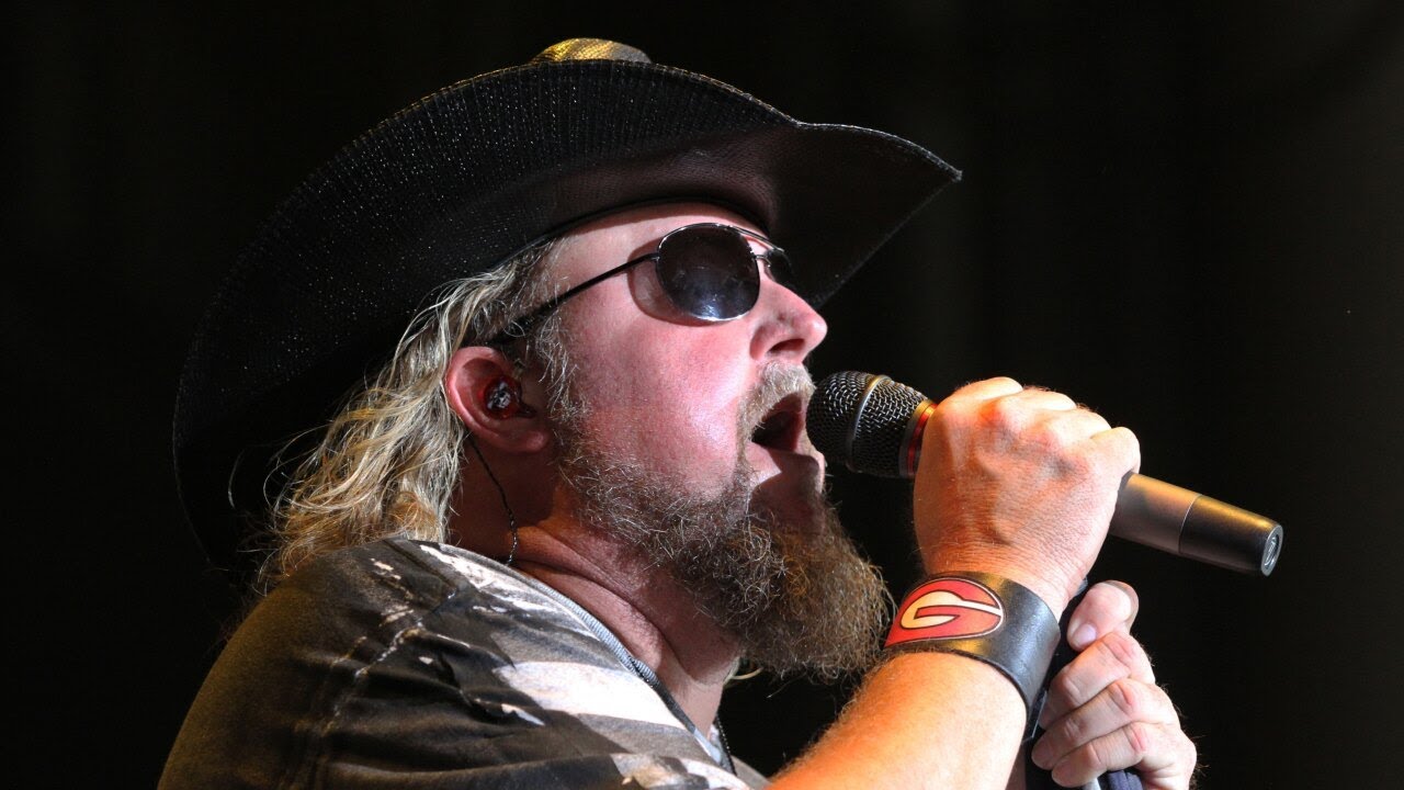 Country singer Colt Ford hospitalized after Gilbert show - YouTube