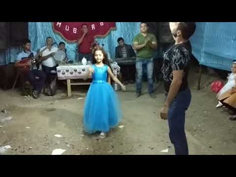 Rəqs edən Fatimə bala