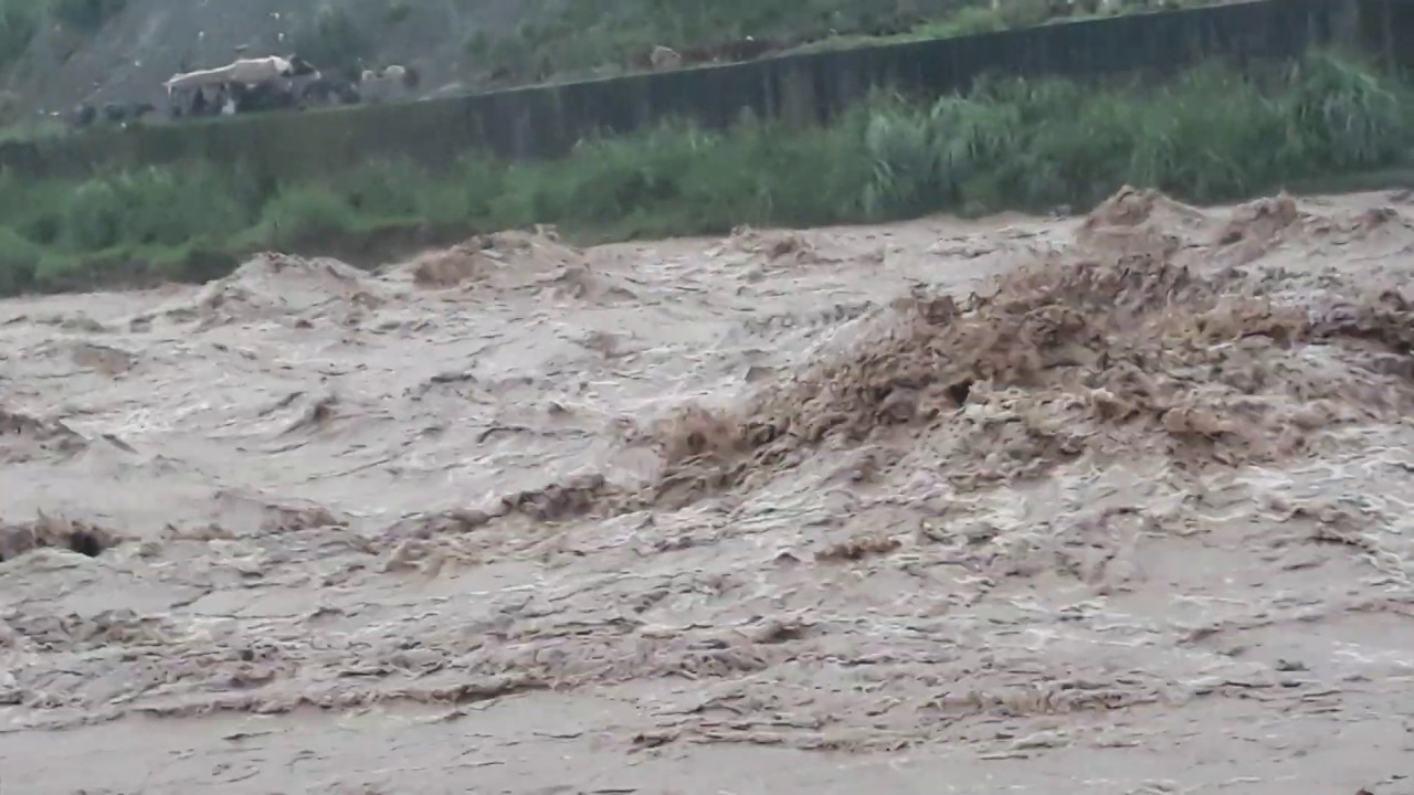 Shri Markanda river flood - YouTube