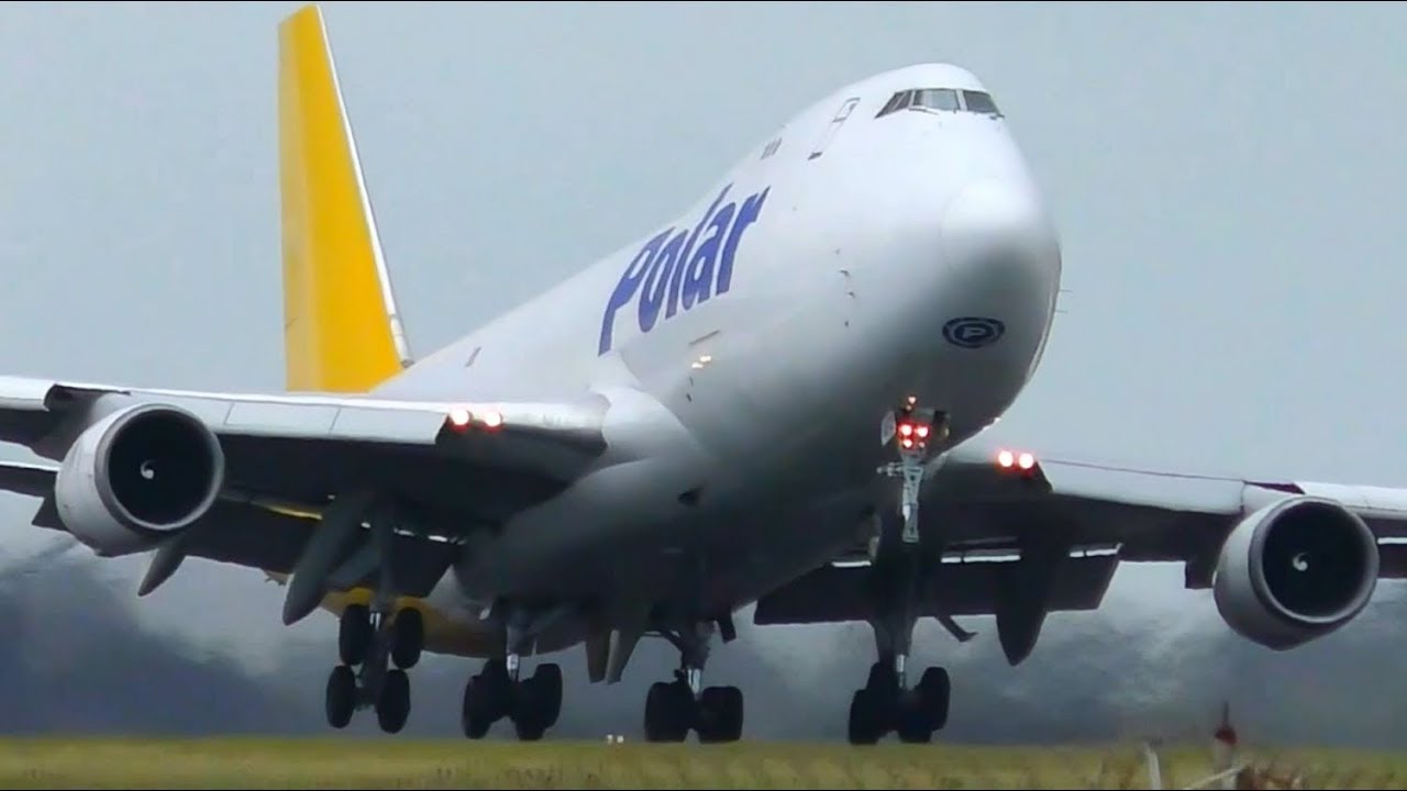EXTREME WET WEATHER Boeing 747 Landing & CROSSWIND Takeoff Melbourne ...