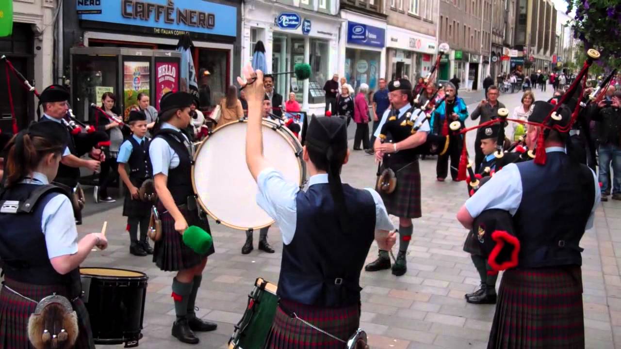 Scottish Pipe Band High Street Perth Perthshire Scotland - YouTube